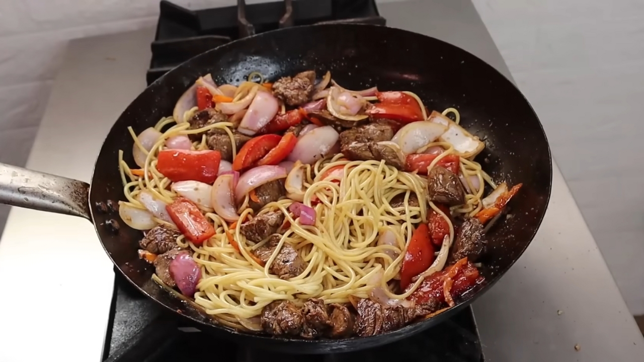 Peruvian Spaghetti (Tallarin Saltado) - Authentic Recipe - Sprig and Flours